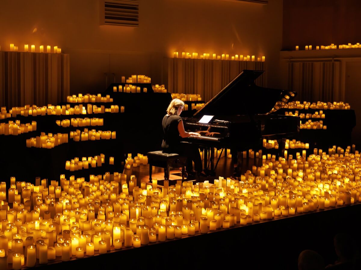 Candlelight Concerts: Queen vs. ABBA - MgE - Muziekgebouw Eindhoven